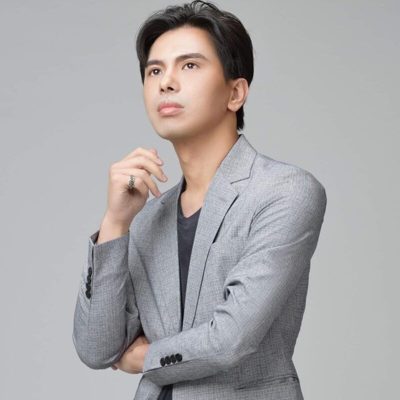 為何臉上突然長斑誘發長斑壞習慣你中幾個陳裕豪醫師。 高階抗老 陳裕豪醫師瑞提醫美診所中山店皮醫美南勢角診所瑞提醫美診所大安店